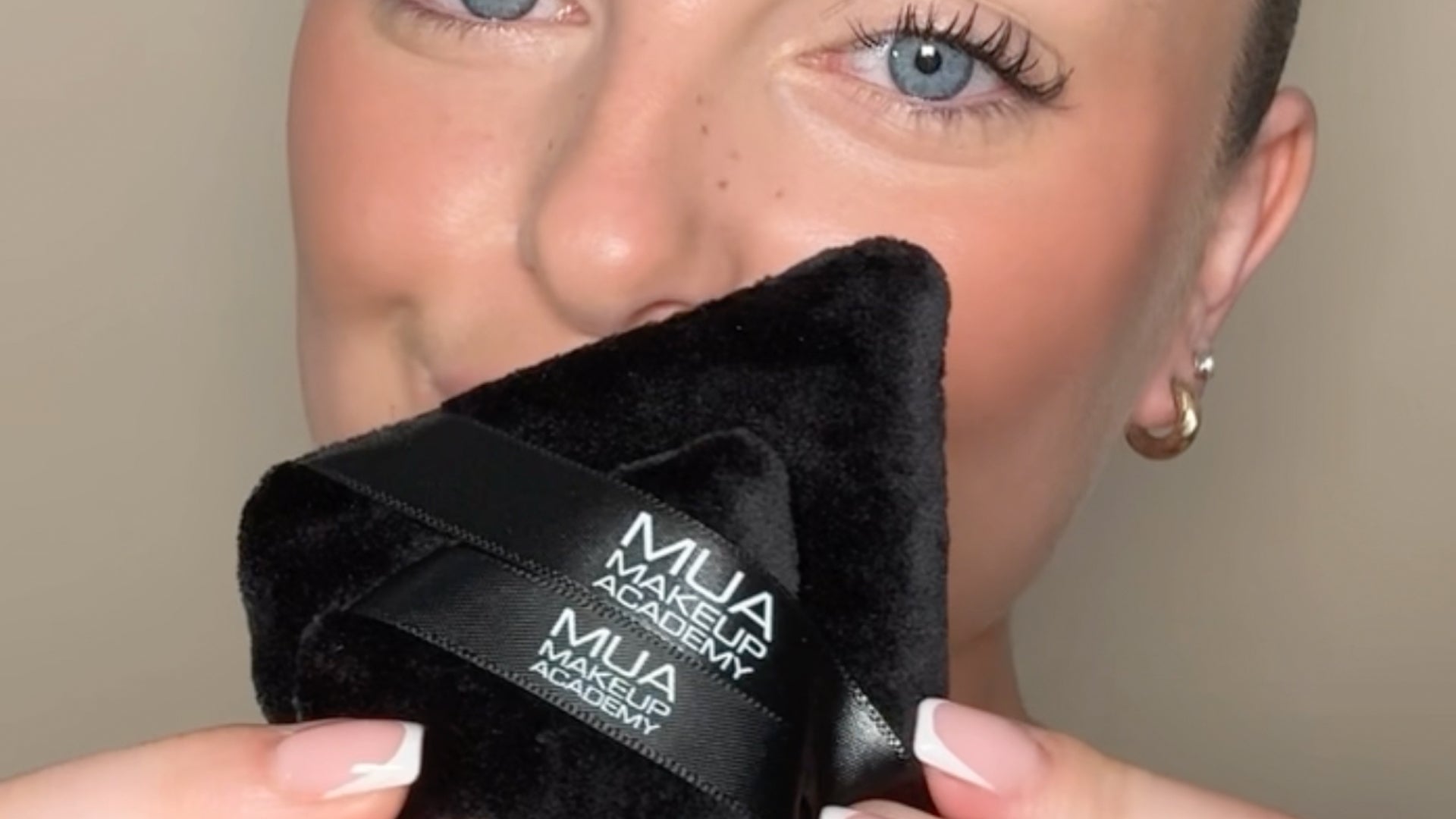 How to set like a pro: New In - Powder Puff duo! - MUA MAKEUP ACADEMY